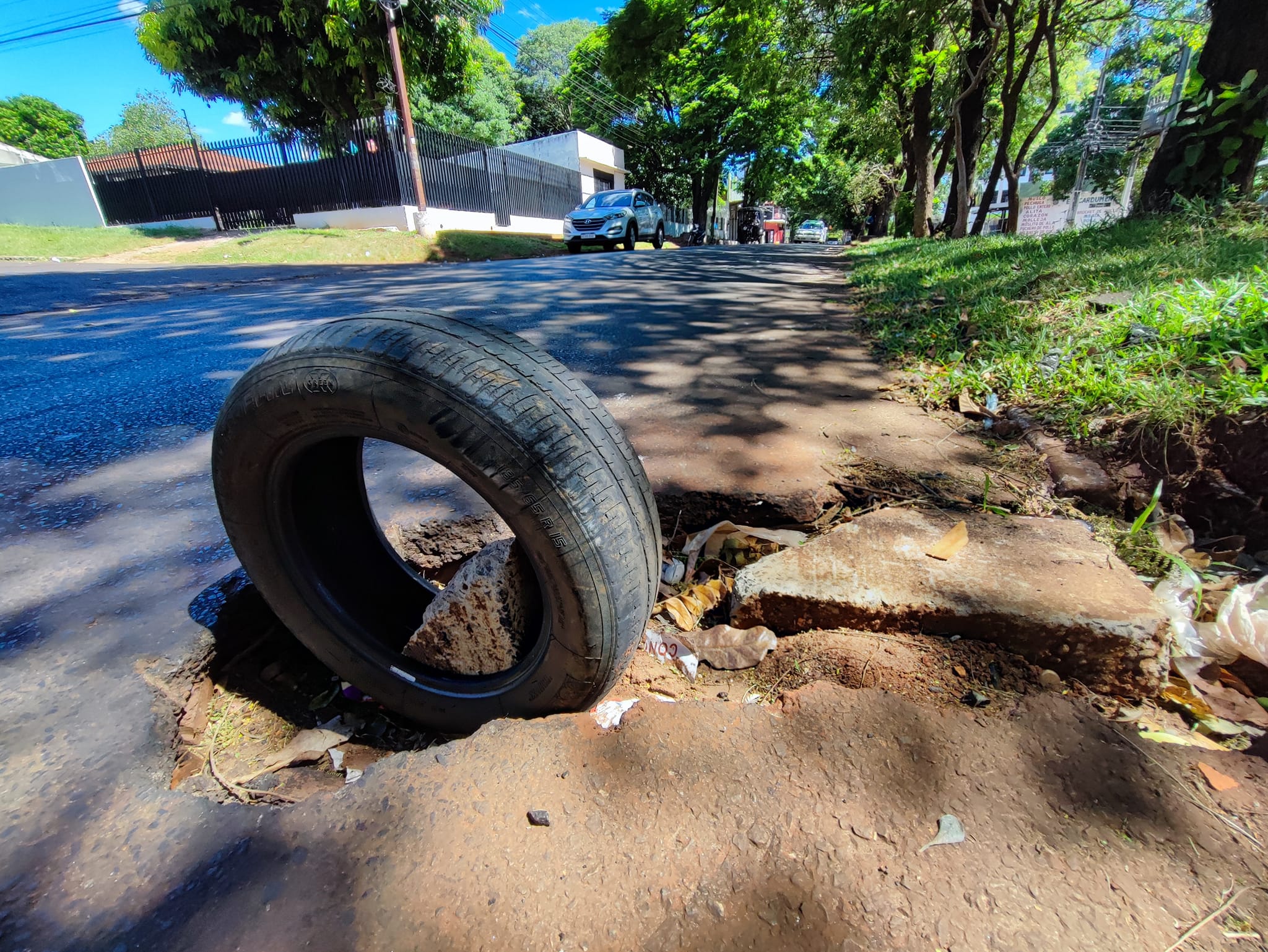 Baches “ADORNAN” las calles de Ciudad del Este – AhoraCDE