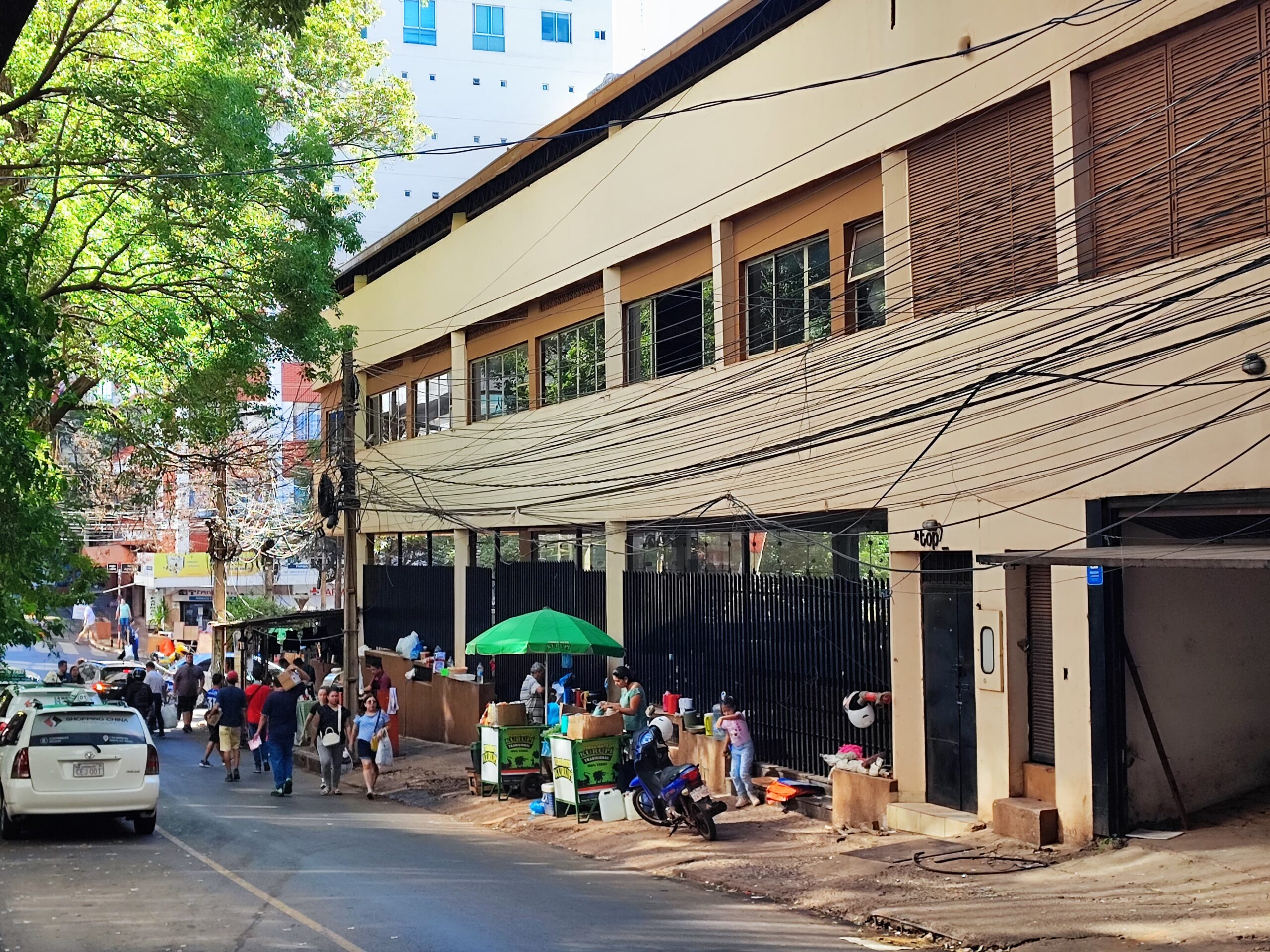 Edificio vinculado al fallecido narco, Pablo Escobar Gaviria es ...