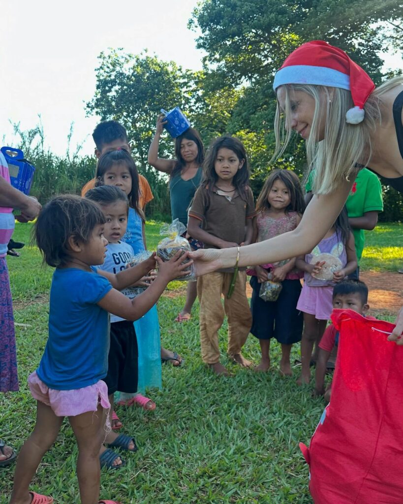 Diputada LIBEROCARTISTA, Roya Torres, USA a NIÑOS buscando “BLANQUEAR ...