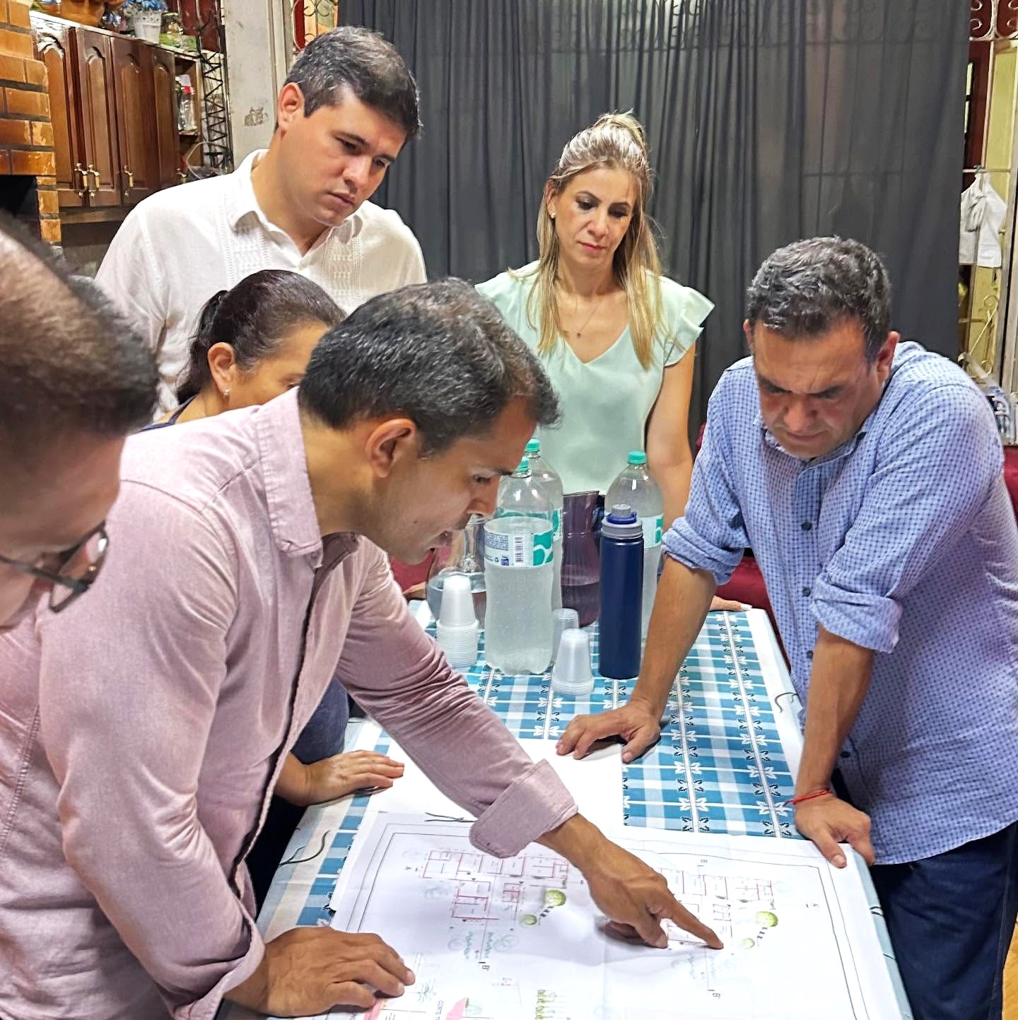 Roya Torres PROMETE puesto de SALUD con dinero MUNICIPAL a cambio de ...