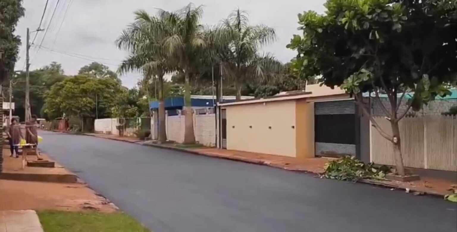 Intendenta INTERINA, MARIA PORTILLO, asfalta calle frente a su CASA y ...